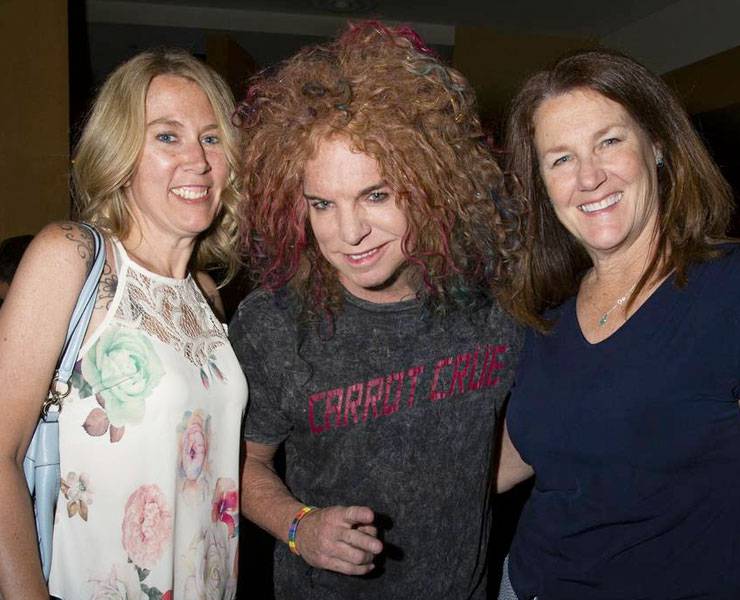 ELITE members share a laugh at Carrot Top’s show - Las Vegas Magazine