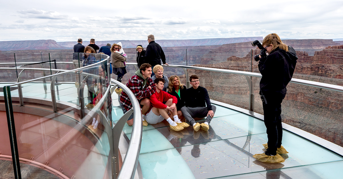 Illusionist Dirk Arthur reappears with big cats, bigger acts - Las ...