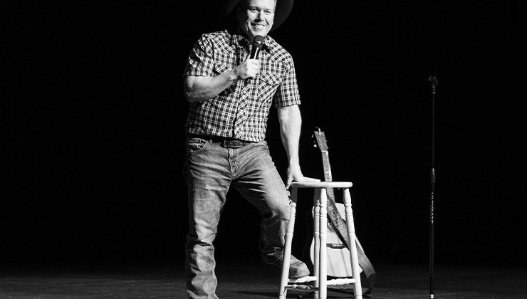 Rodney Carrington brings National Finals Rodeo crowds together like no ...