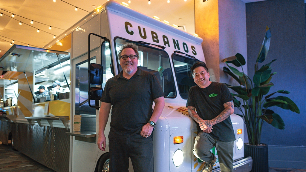 Roy Choi and Jon Favreau park The Chef Truck on the Las Vegas Strip ...