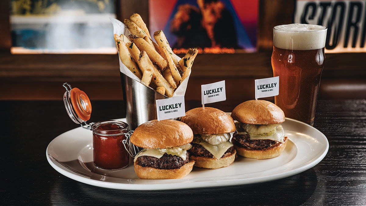 Let the world wait while you dine at Luckley Tavern & Grill in Las ...