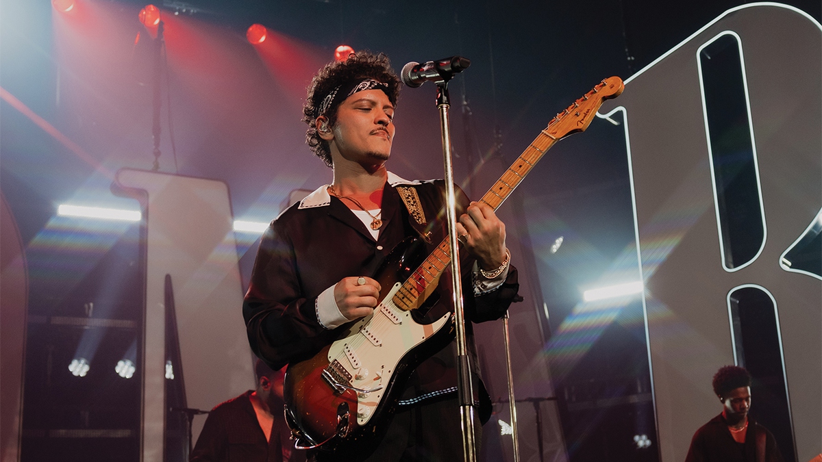 From the stage to the club, Bruno Mars has the Las Vegas Strip on lock ...