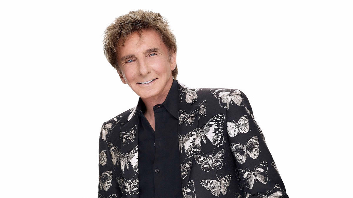 Barry Manilow announces lung cancer surgery and arena show cancelations ...